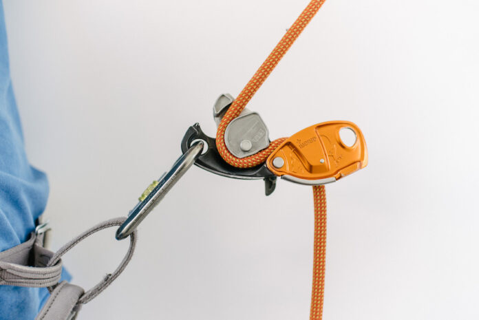 Cómo asegurar a un primero de cuerda – El Cohete